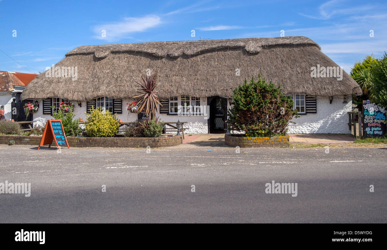 Thatched pub hi-res stock photography and images - Alamy