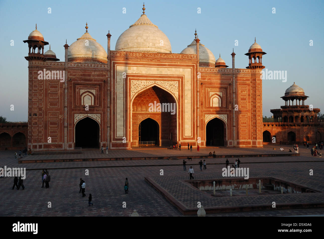 Taj mahal mosque red hi-res stock photography and images - Alamy