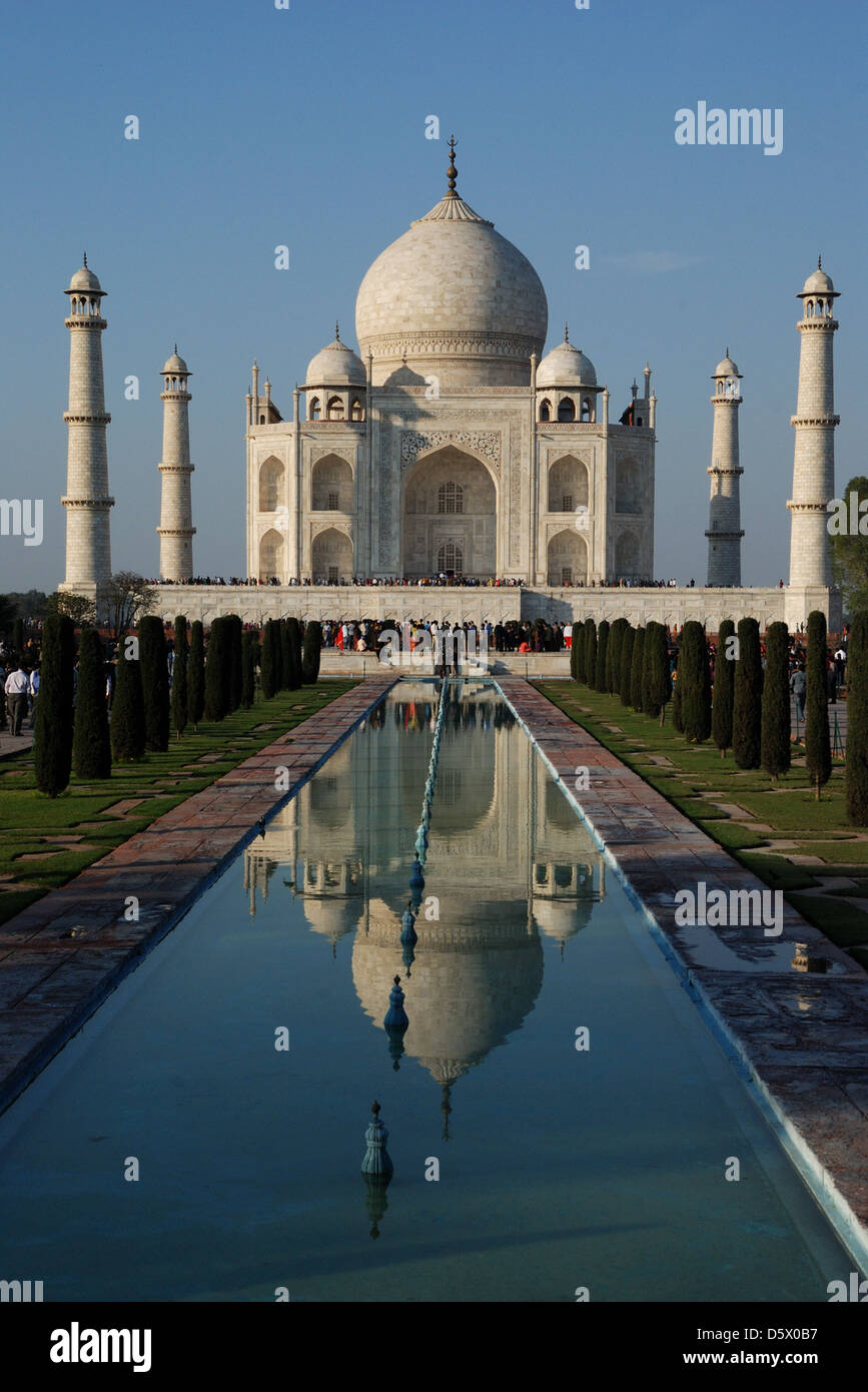 Taj mahal pool detail hi-res stock photography and images - Alamy