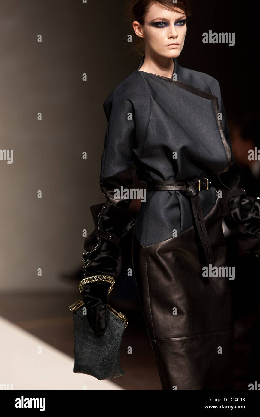 Model Milan Fashion Week- Autumn/Winter 2012 - Ferra - Catwalk Milan ...