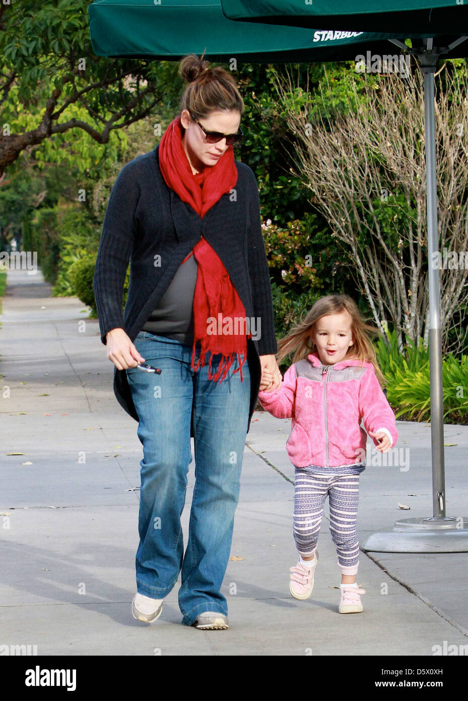 Jennifer Garner and her daughter Seraphina Affleck walking outside of ...