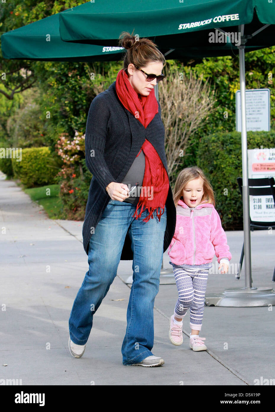 Jennifer Garner and her daughter Seraphina Affleck walking outside of ...