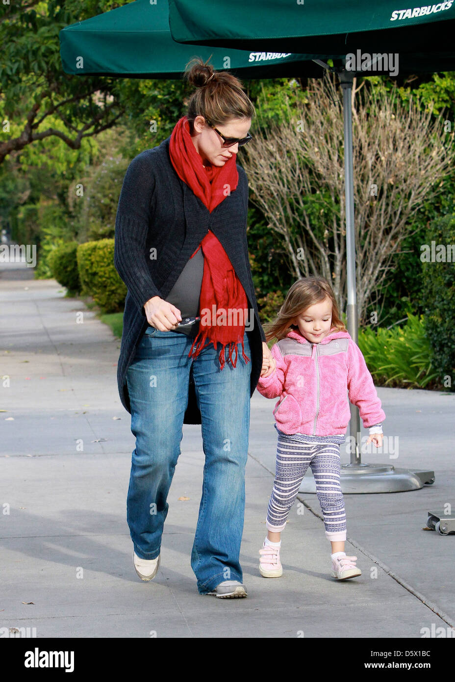 Jennifer Garner and her daughter Seraphina Affleck walking outside of ...