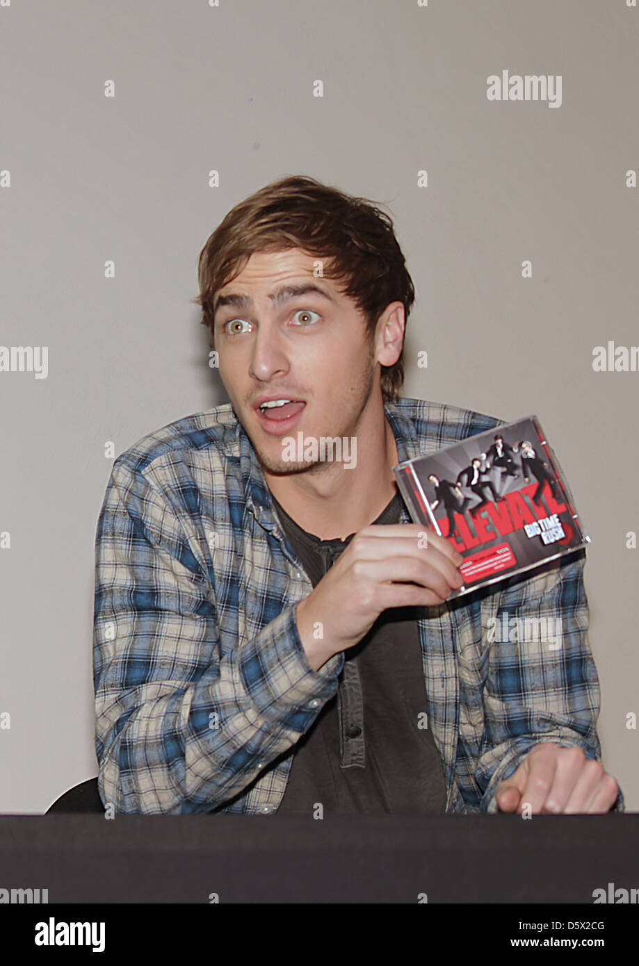 Kendall Schmidt Big Time Rush Meets Fans and Sign Copies of Their New ...
