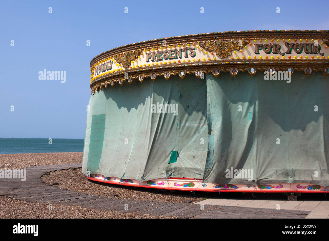 English seaside funfair hi-res stock photography and images - Alamy