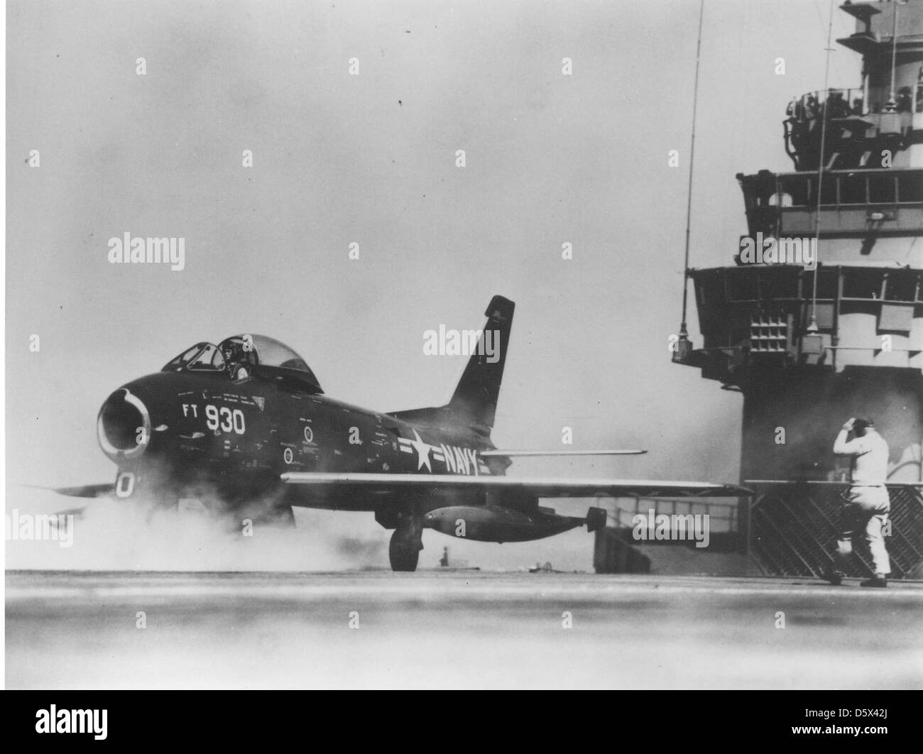 Steam catapult hi-res stock photography and images - Alamy