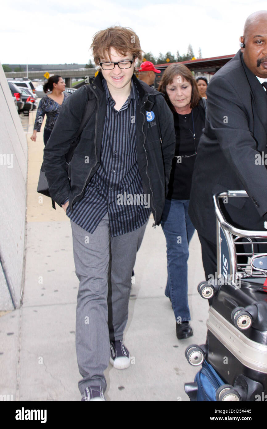 Two and a Half Men ' star Angus T. Jones arrives at Washington Dulles ...