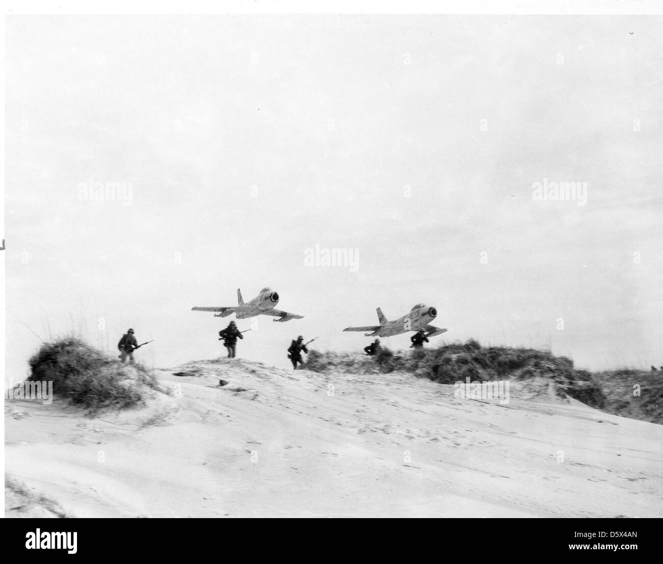 Marines from marine support Black and White Stock Photos & Images - Alamy