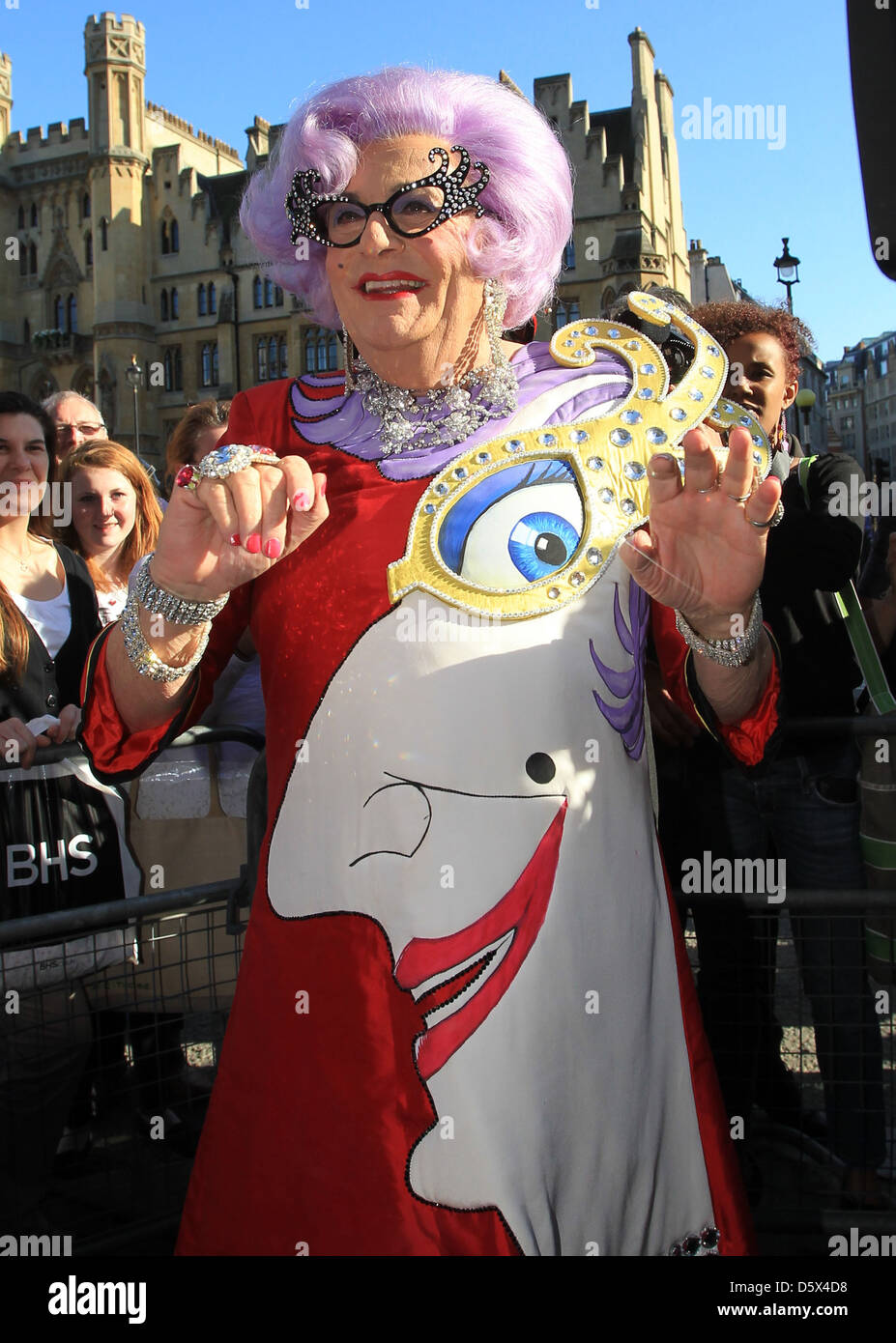 Legendary Australian entertainer Barry Humphries is hanging up his high ...