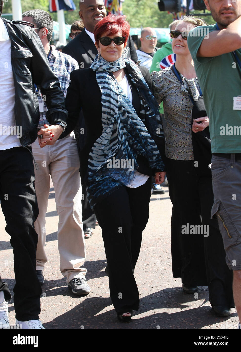 Sharon Osbourne filming outside Buckingham Palace during preparations ...