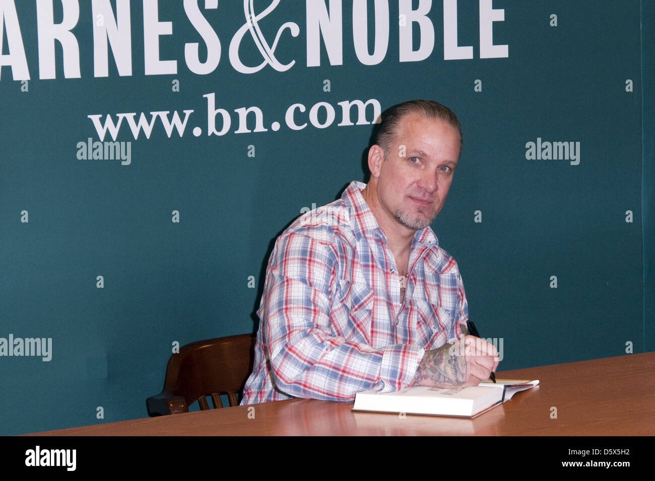 Jesse James signs copies of his new book 'American Outlaw' at Barnes ...