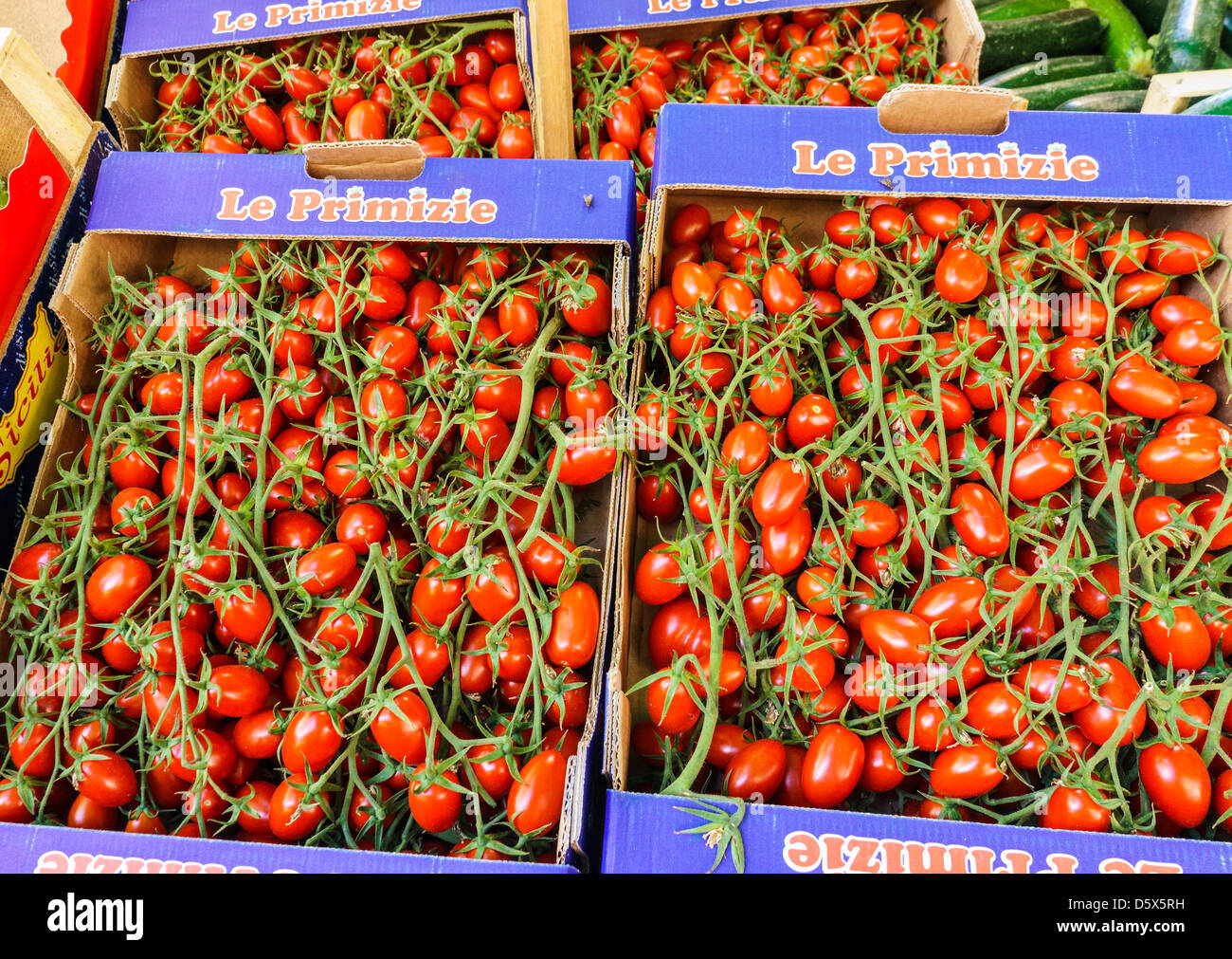 Plum tomatoes italy hi-res stock photography and images - Alamy