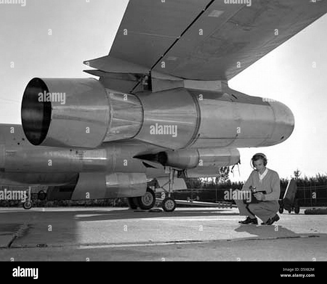 Jet engine sound hi-res stock photography and images - Alamy