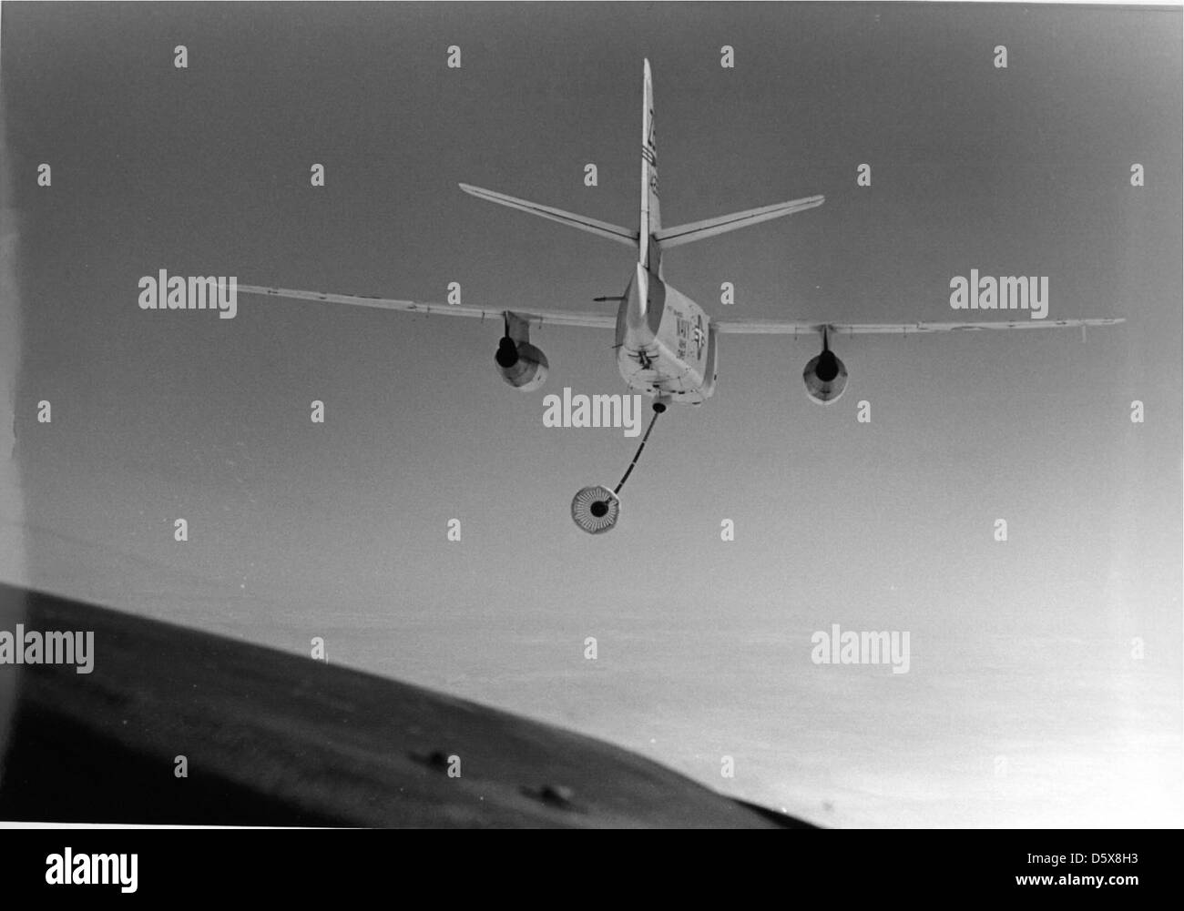 Drogue refueling hi-res stock photography and images - Alamy