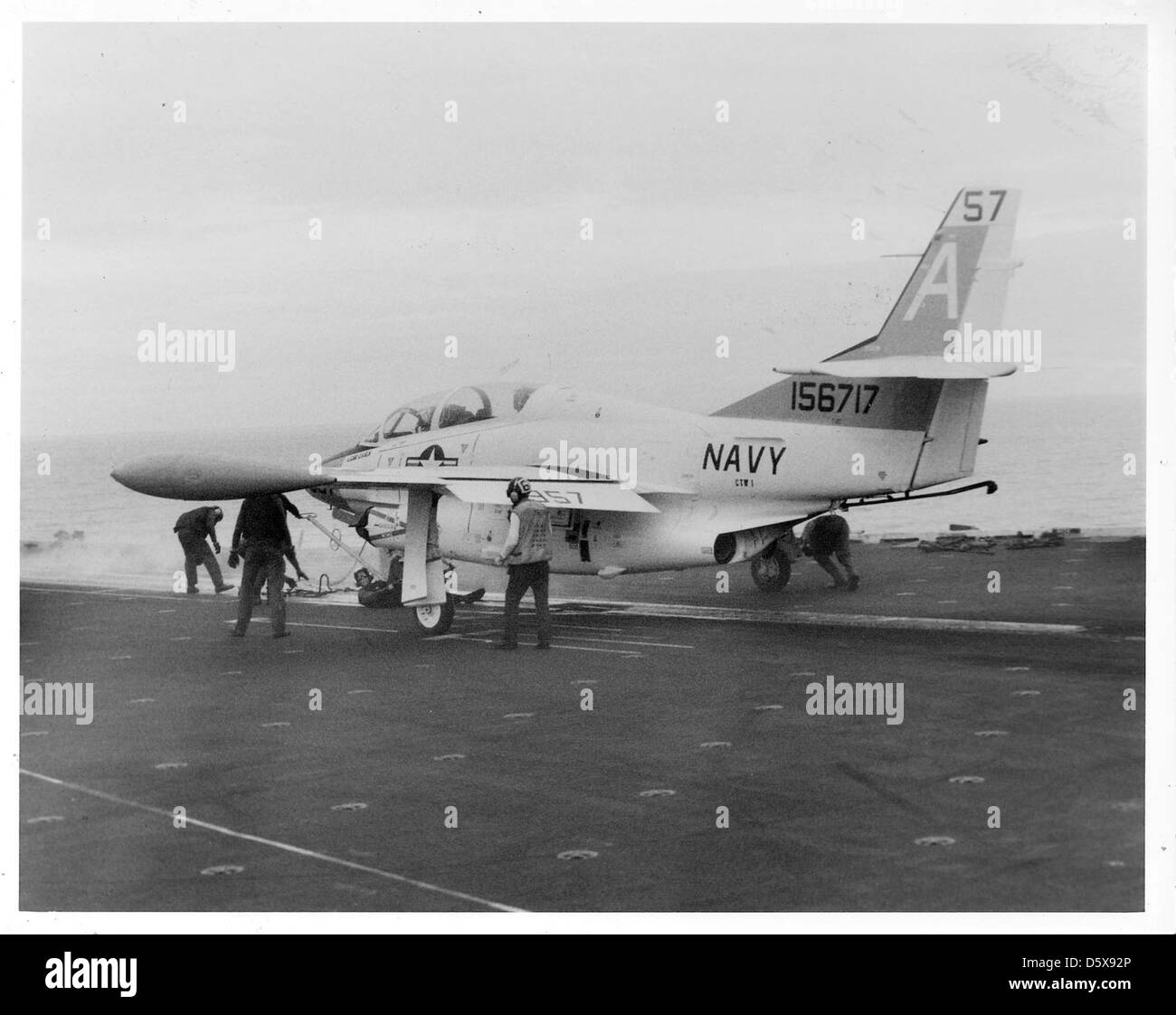 Uss enterprise cvn 65 flight deck hi-res stock photography and images ...