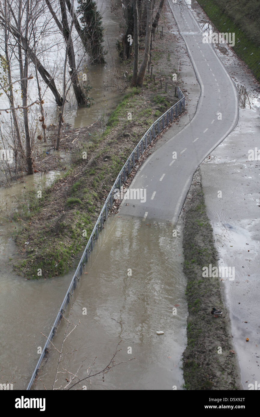 flooded cycle path by the tiber river in rome italy Stock Photo - Alamy