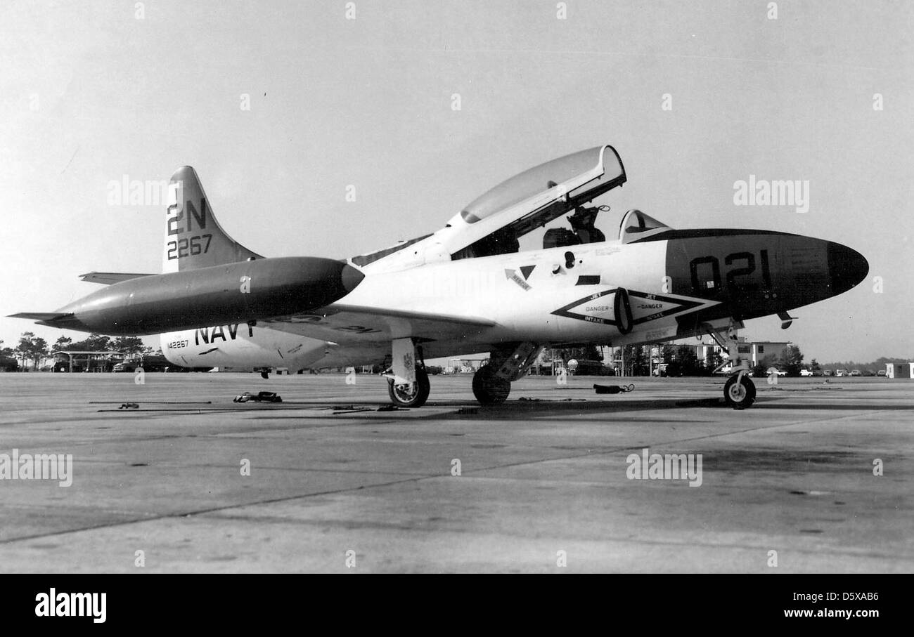 The Lockheed T2V 'Sea Star' was a carrier-based jet trainer aircraft ...