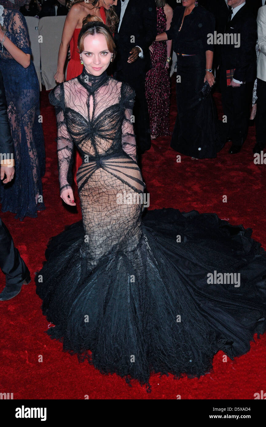 Christina Ricci Alexander McQueen: 'Savage Beauty' Costume Institute ...