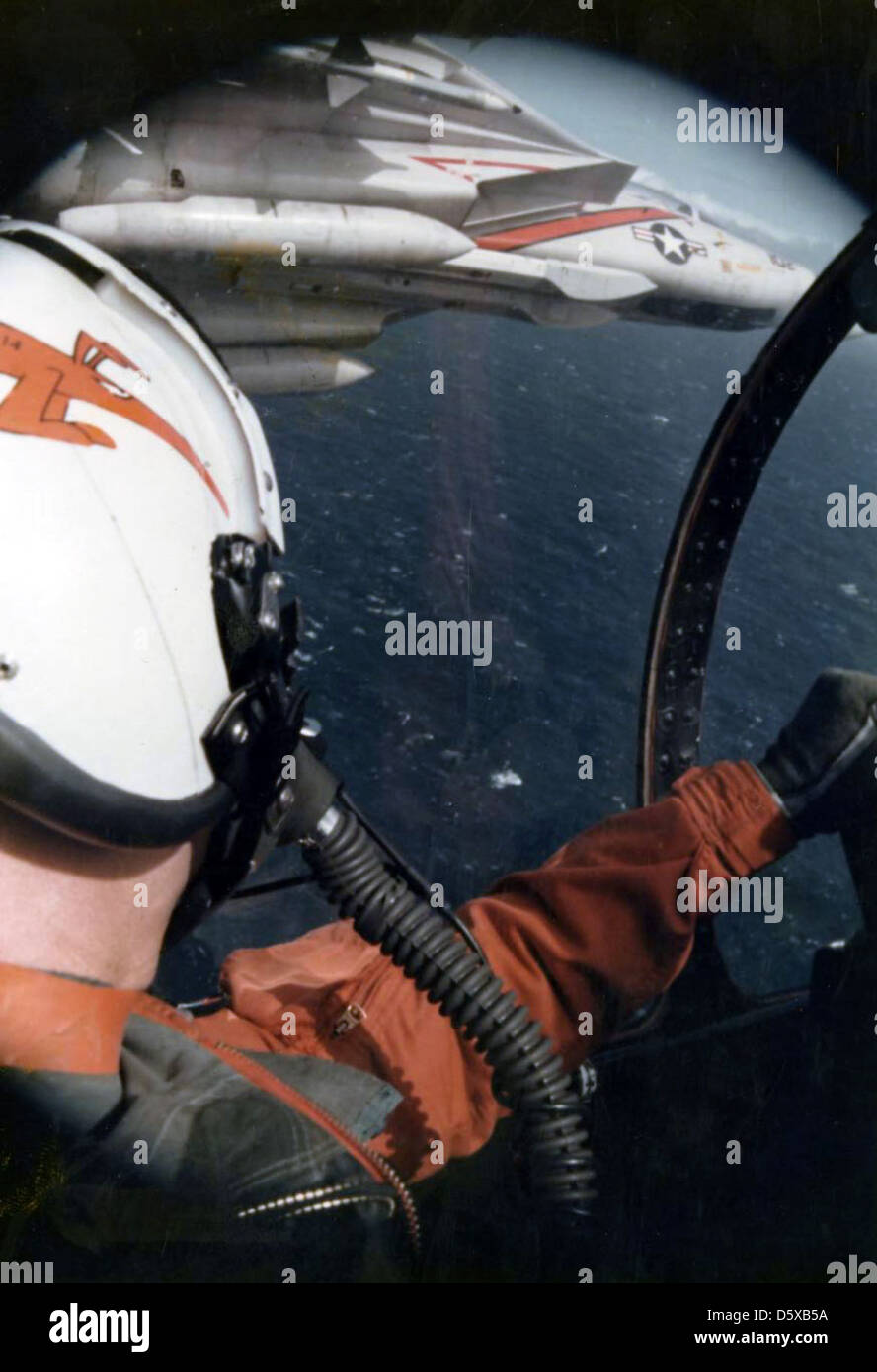 F 14 tomcat cockpit hi-res stock photography and images - Alamy