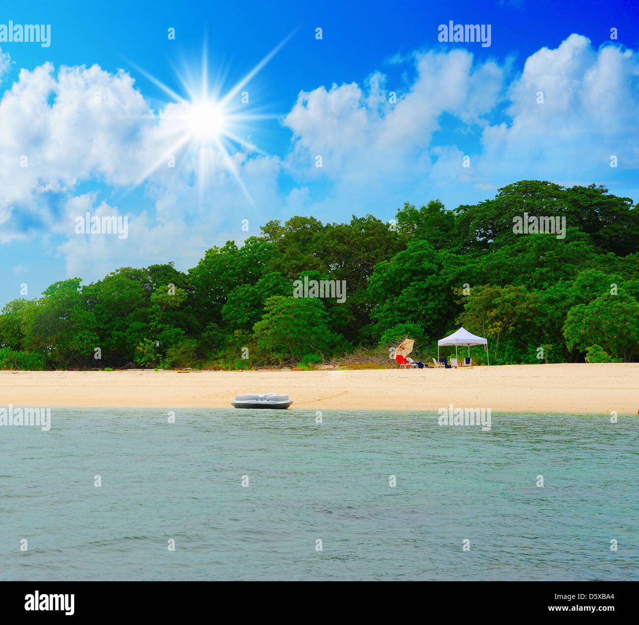 Sunny tropical beach on the island Stock Photo - Alamy