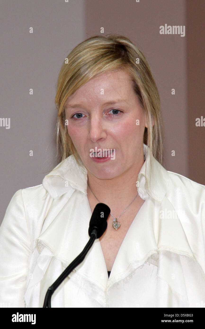 Sarah Burton Preview of 'Alexander McQueen: Savage Beauty' at The ...