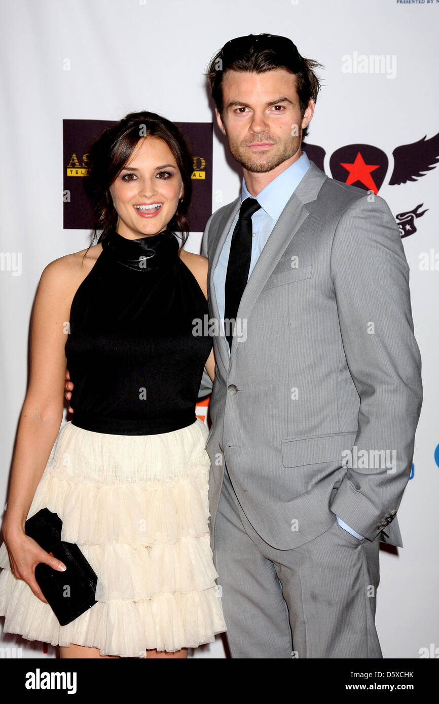 Daniel Gillies Elizabeth Gillies