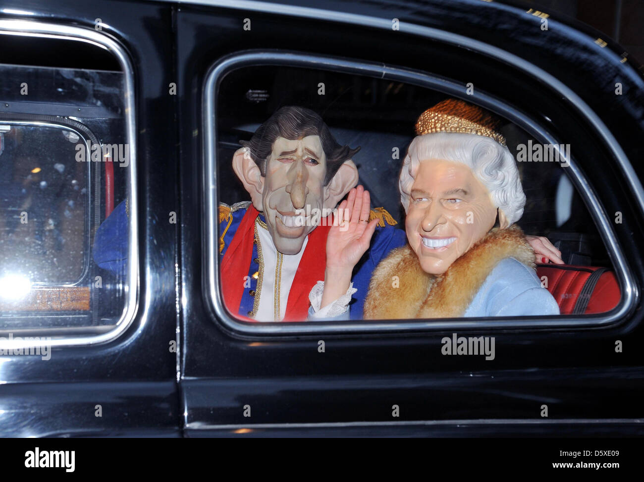 Masked royal look-a-likes posing as Prince Charles and Queen Elizabeth ...