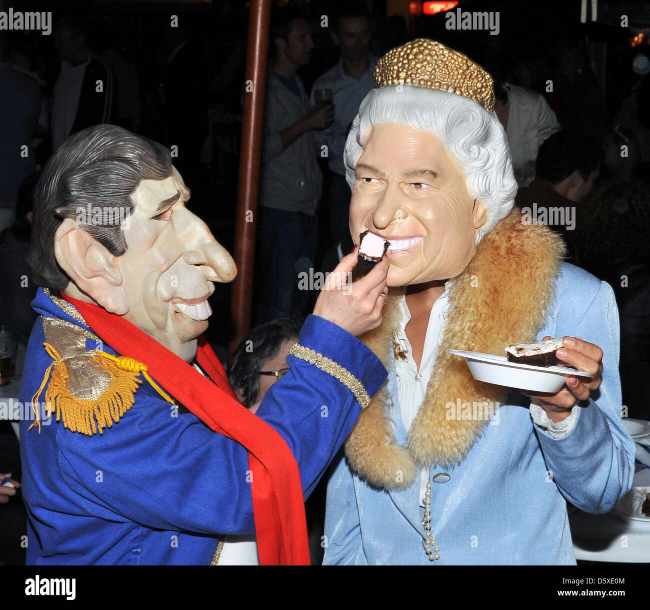 Masked royal look-a-likes posing as Prince Charles and Queen Elizabeth ...