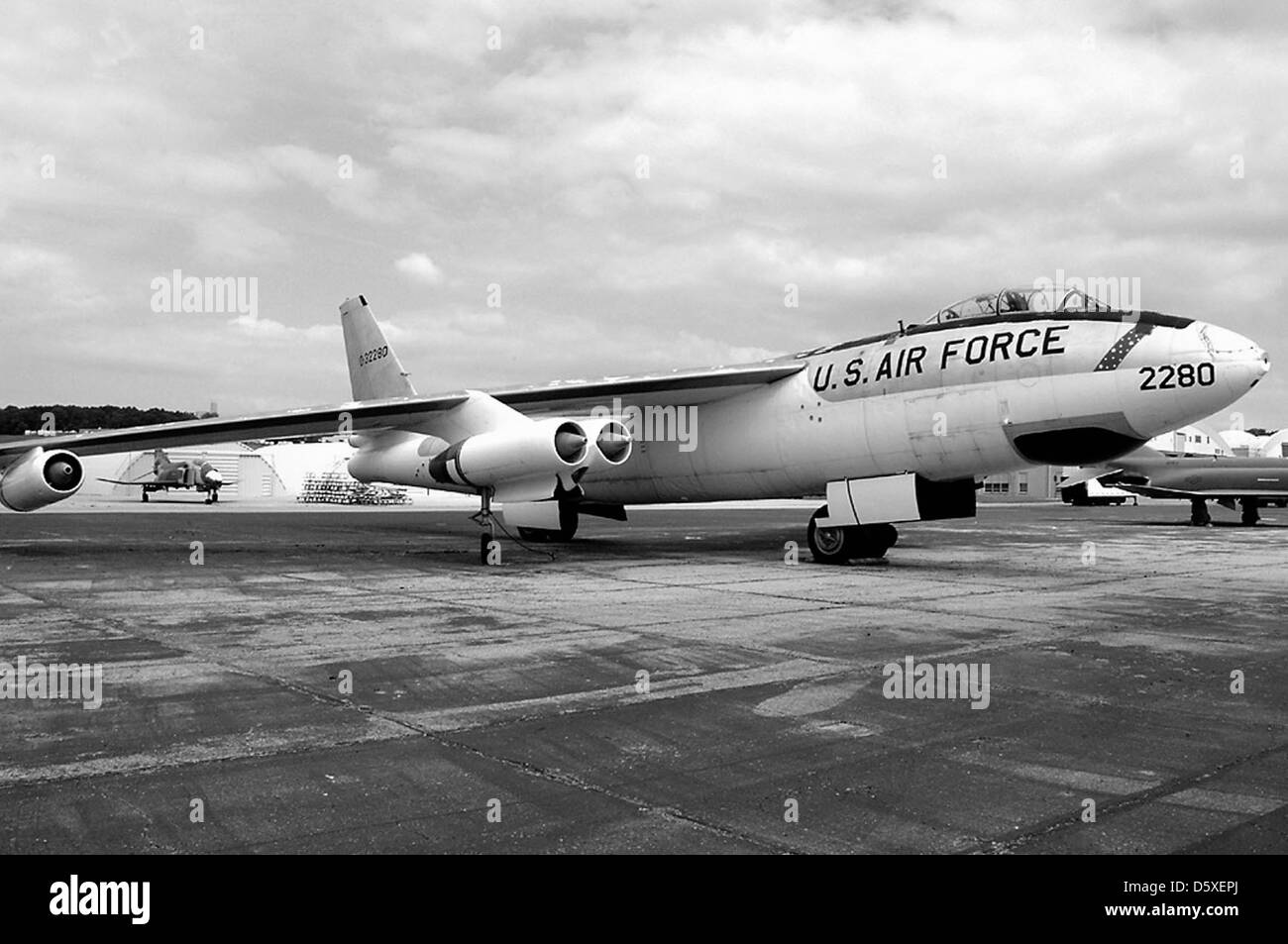 Boeing stratojet Black and White Stock Photos & Images - Alamy