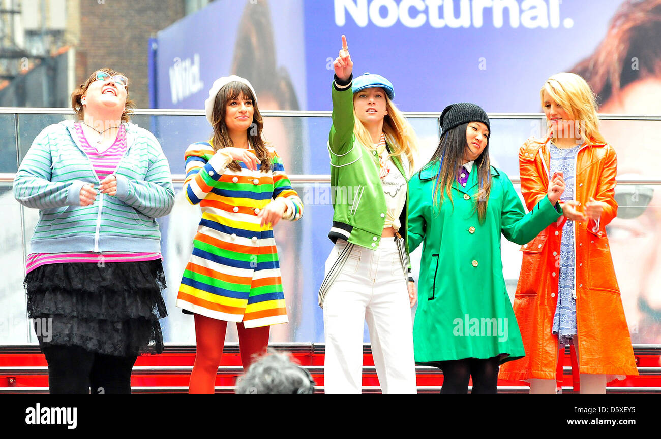 Lauren Zizes, Lea Michele, Heather Morris, Jenna Ushkowitz, and Dianna ...