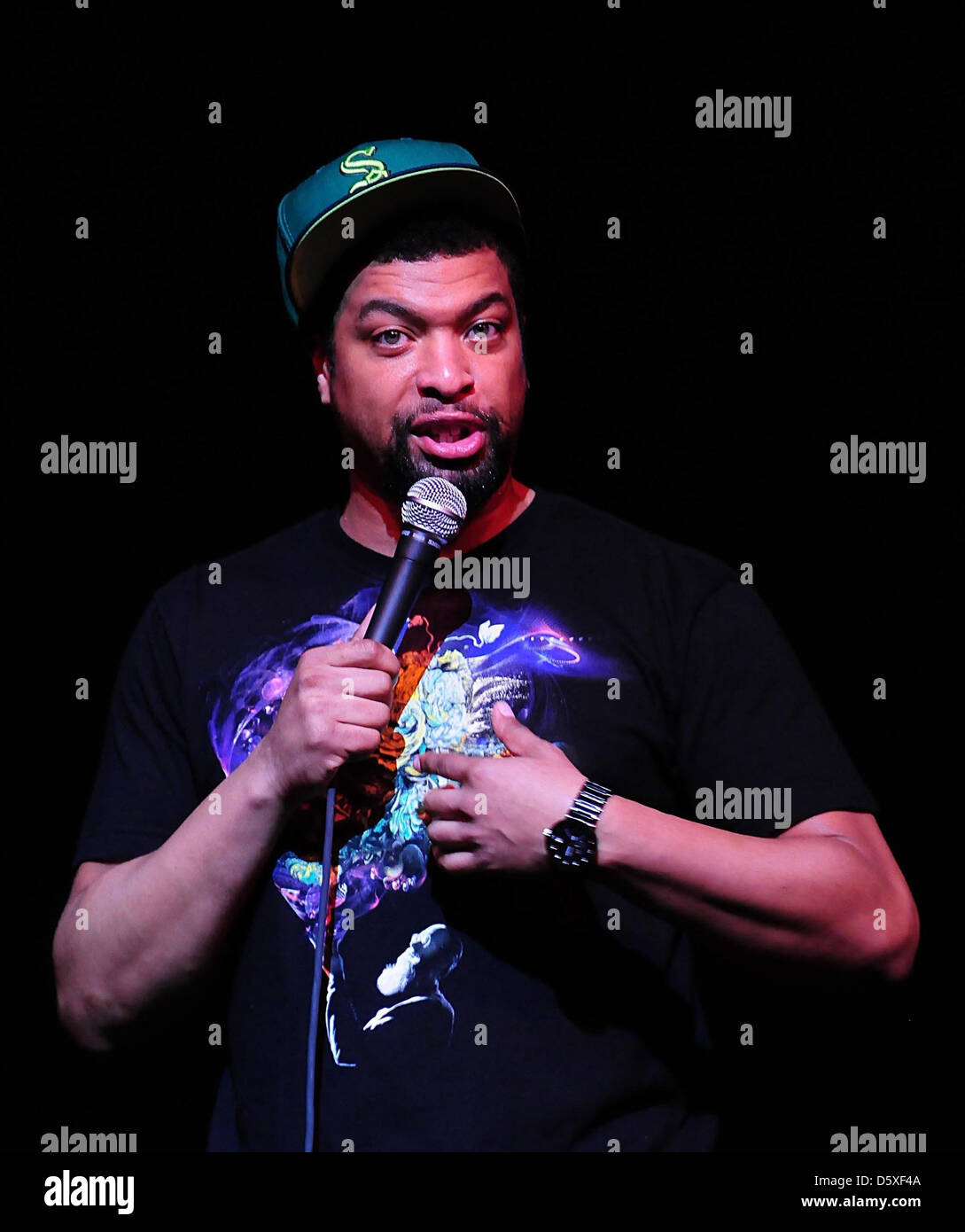 Actor/Comedian DeRay Davis performs during The Barber Shop Comedy Tour ...