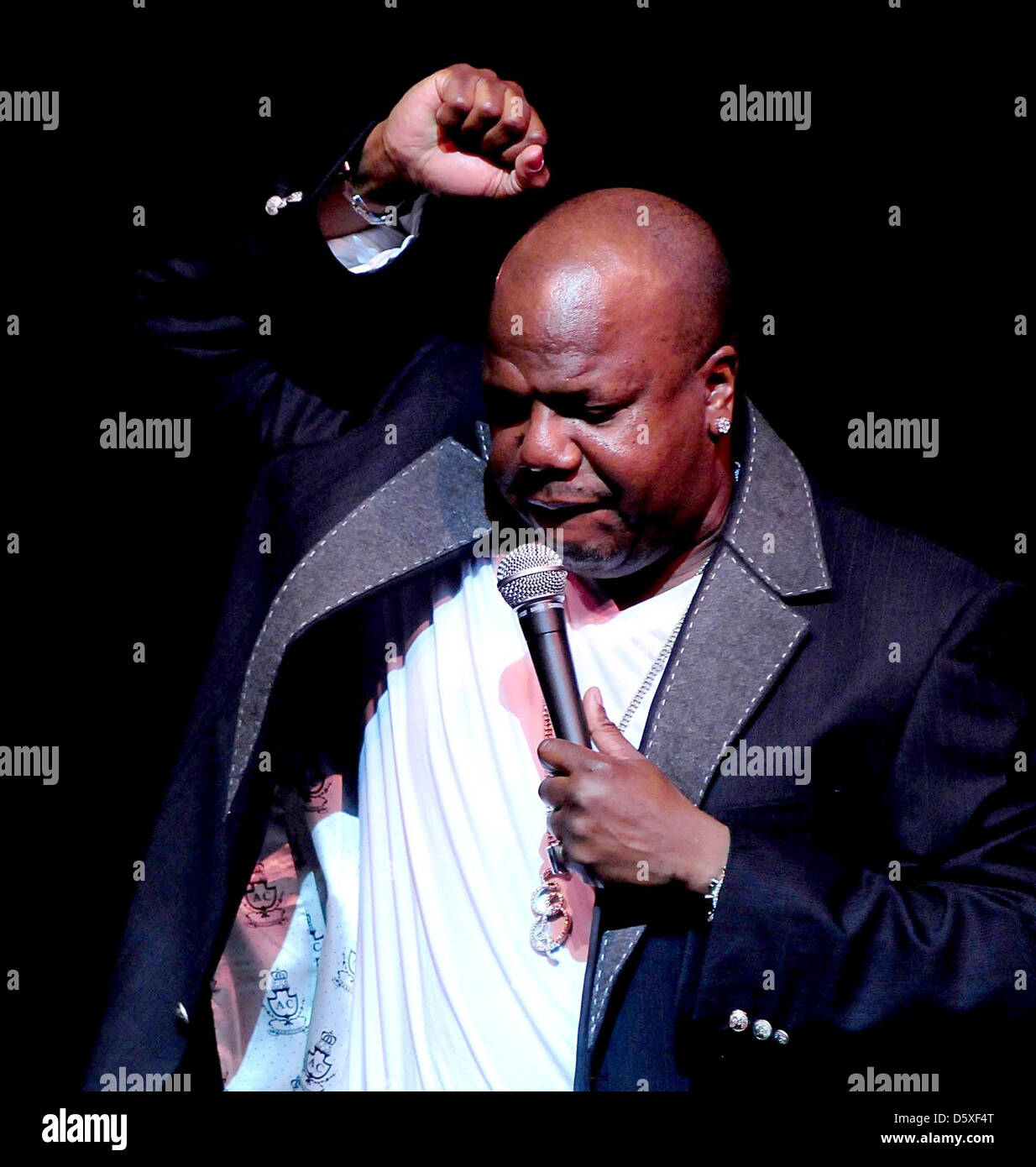 Actor/Comedian 'Earth Quake' performs during The Barber Shop Comedy ...
