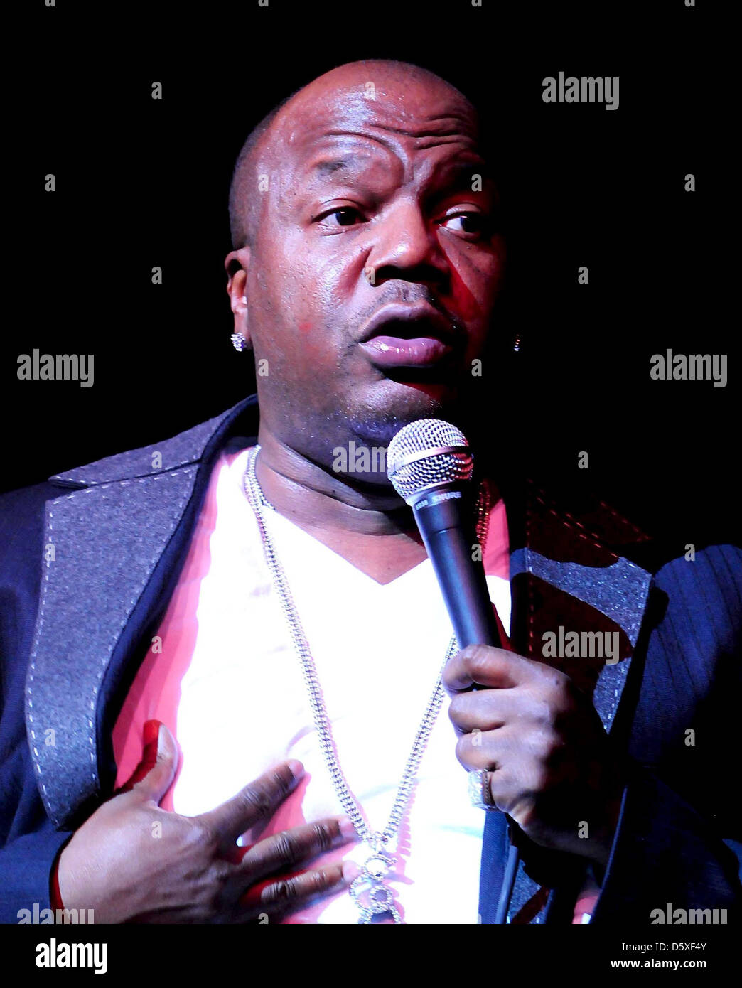 Actor/Comedian 'Earth Quake' performs during The Barber Shop Comedy ...