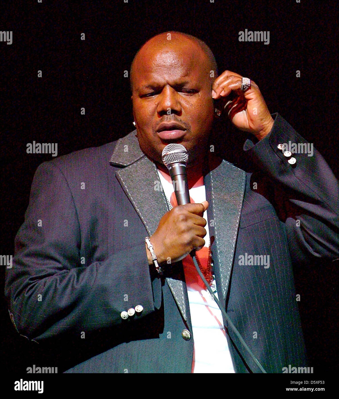 Actor/Comedian 'Earth Quake' performs during The Barber Shop Comedy ...