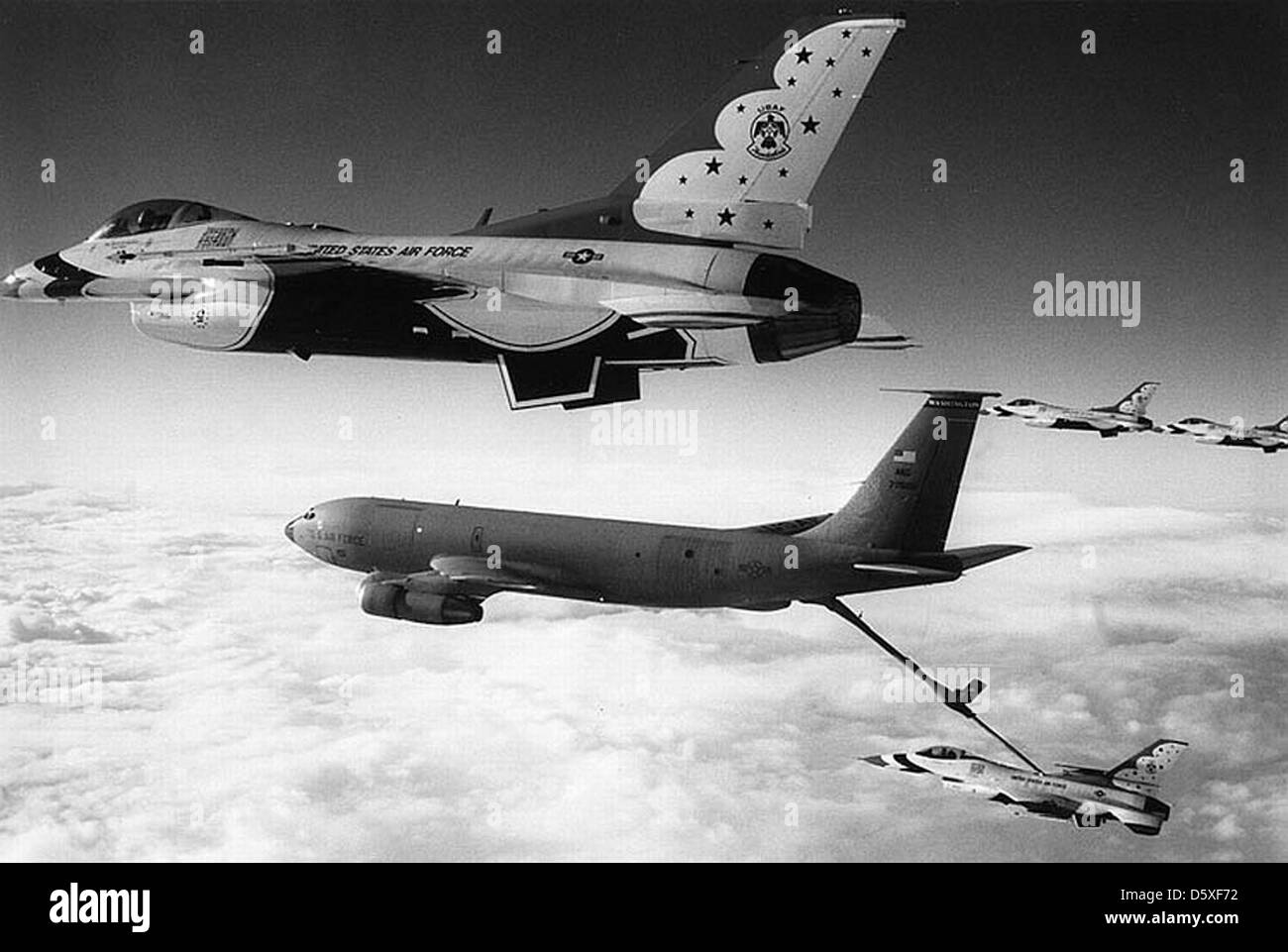 The U.S. Air Force Thunderbirds aerial demonstration team refuels ...