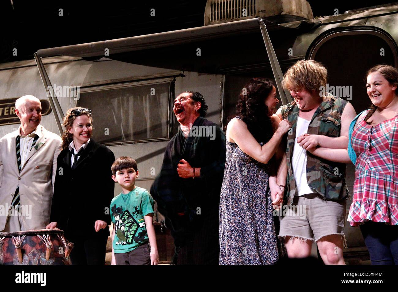 Alan David, Molly Ranson, Mark Page, Mark Rylance, Geraldine Hughes ...