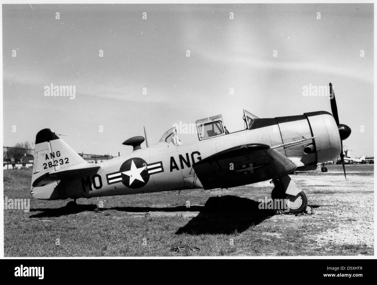 North american t 6g texan hi-res stock photography and images - Alamy