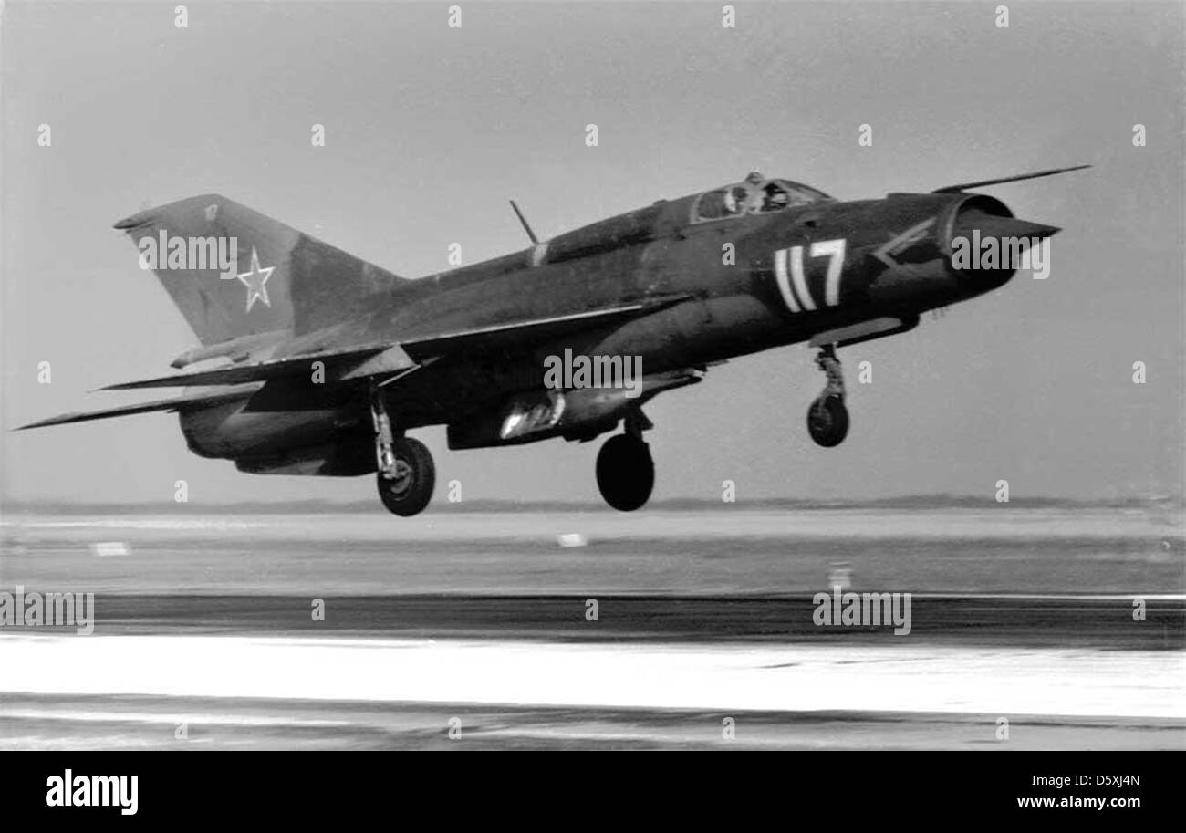 Mikoyan gurevich mig 21 fishbed Black and White Stock Photos & Images ...