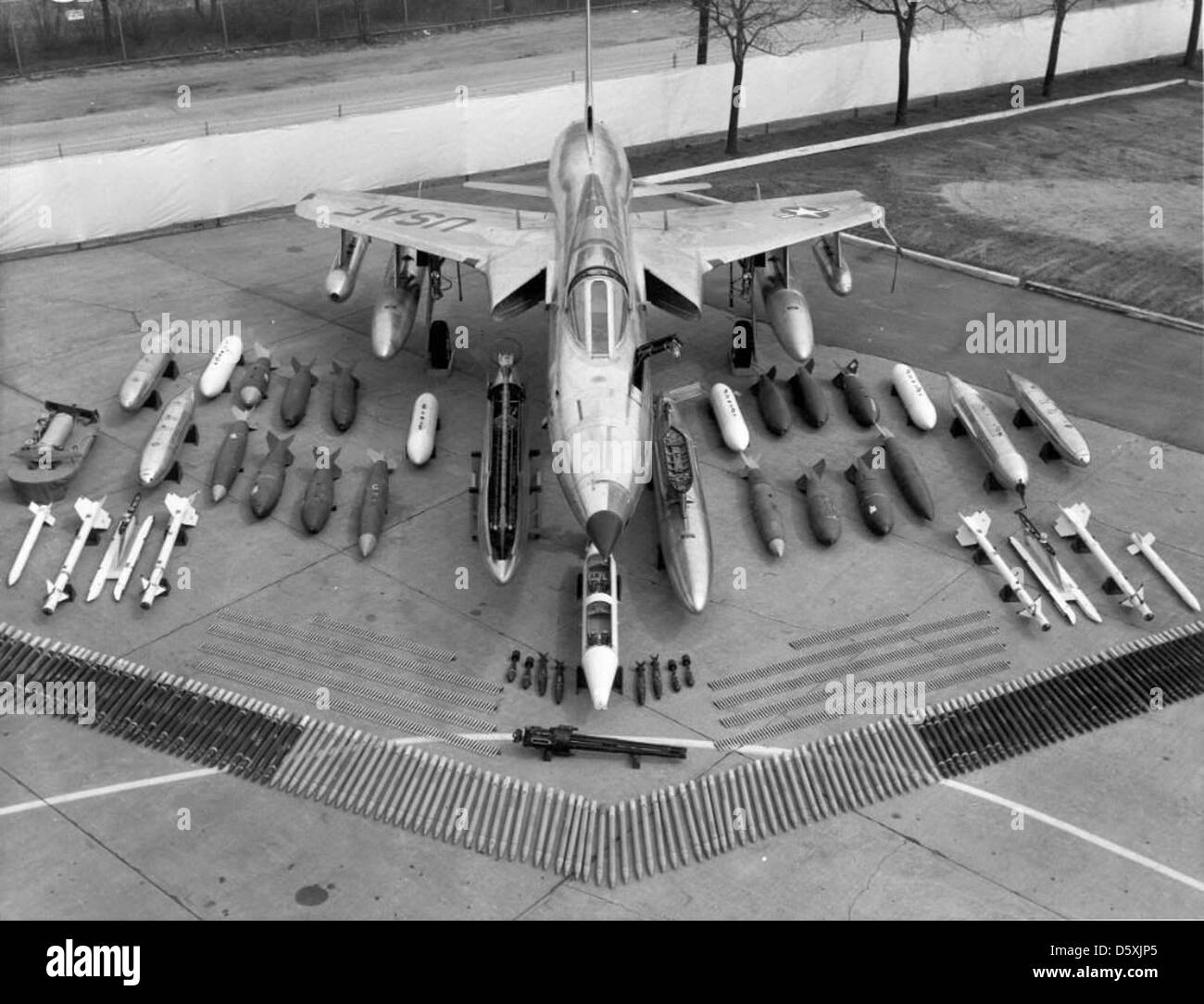 Republic F-105B "Thunderchief" armament display Stock Photo - Alamy