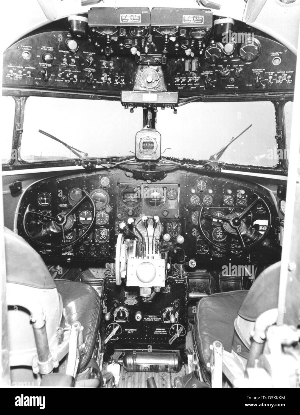 Douglas dc 3 1948 hi-res stock photography and images - Alamy