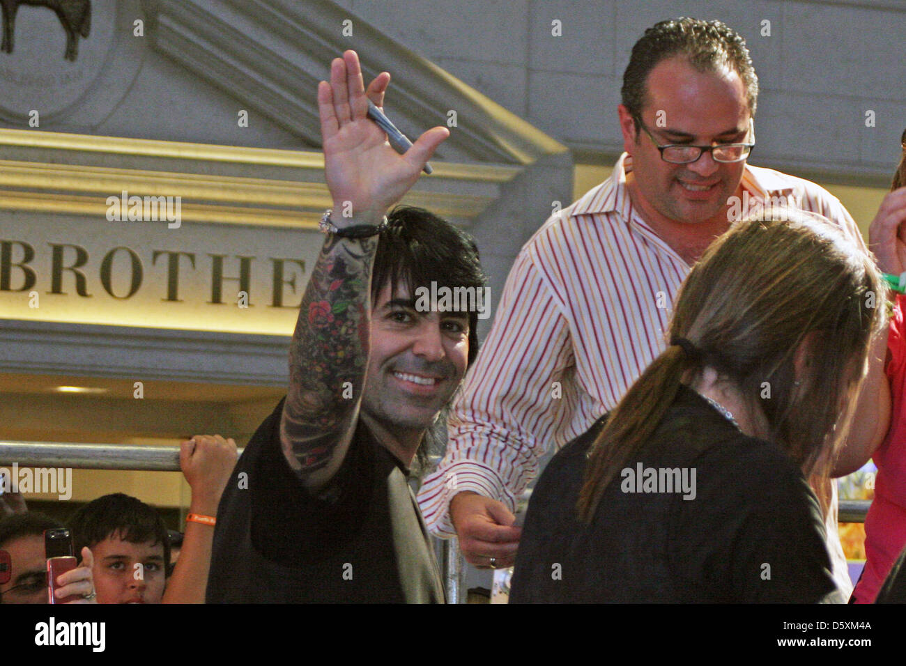 Mexican Latin rock band Mana sign copies of their new album 'Drama y ...