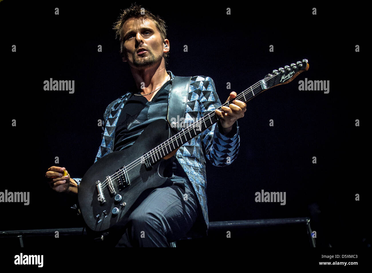 Matthew bellamy centre hi-res stock photography and images - Alamy