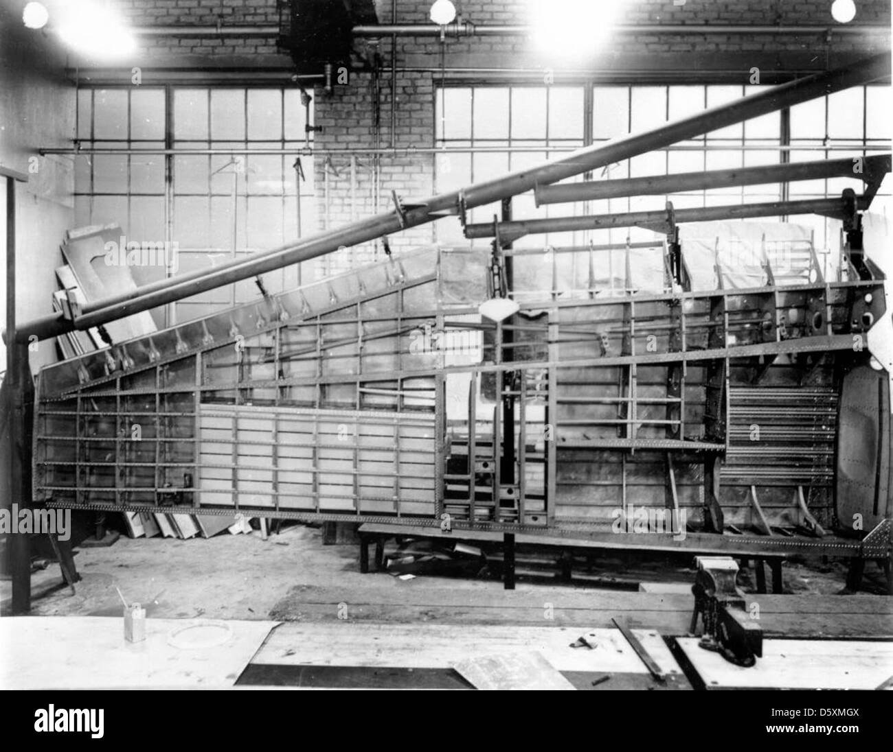 Airplane wing construction hi-res stock photography and images - Alamy