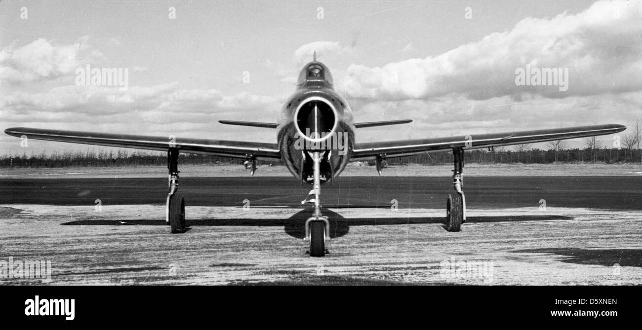 84 thunderjet jet fighter hi-res stock photography and images - Alamy