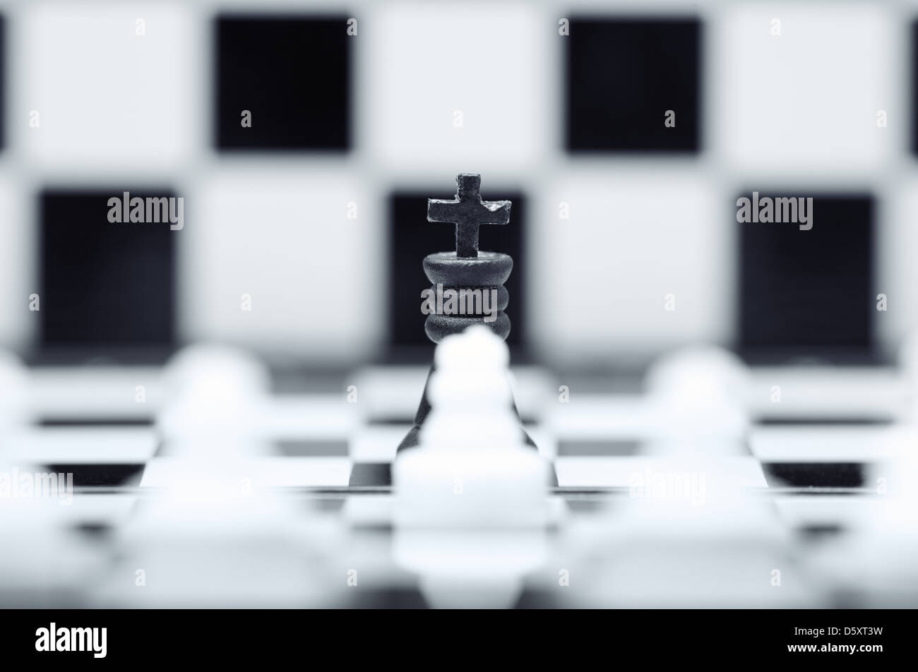 Cross chess hi-res stock photography and images - Alamy