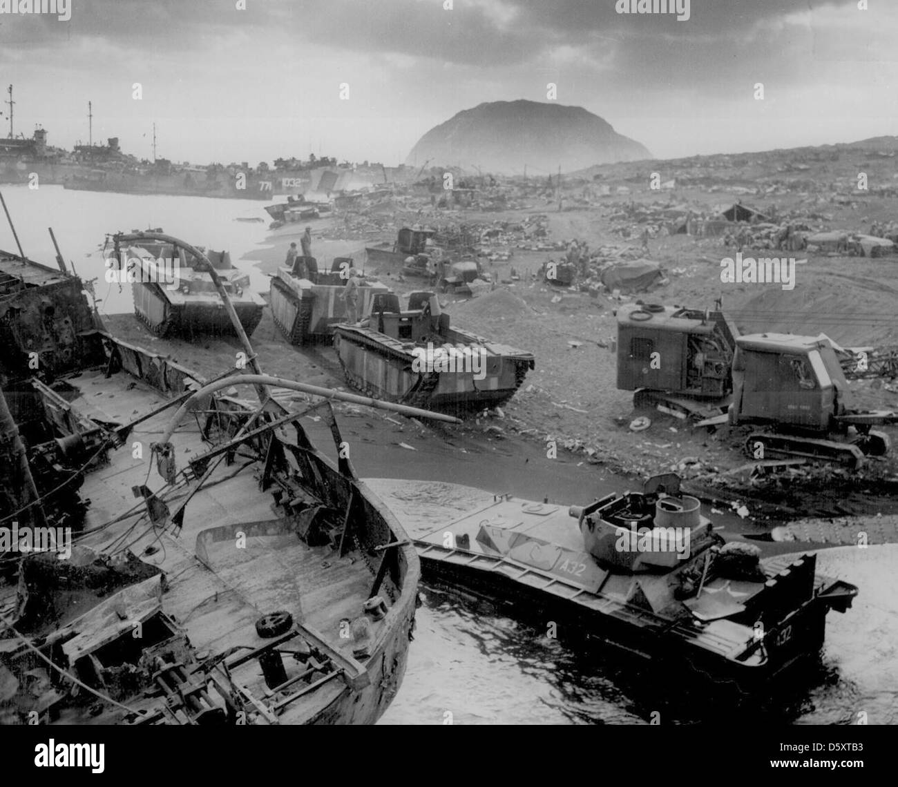 Battle of iwo jima in world war ii hi-res stock photography and images ...