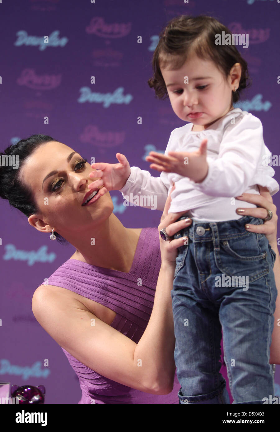 Katy Perry, 18 month old fan Levin German launch of the scent "Purr by ...