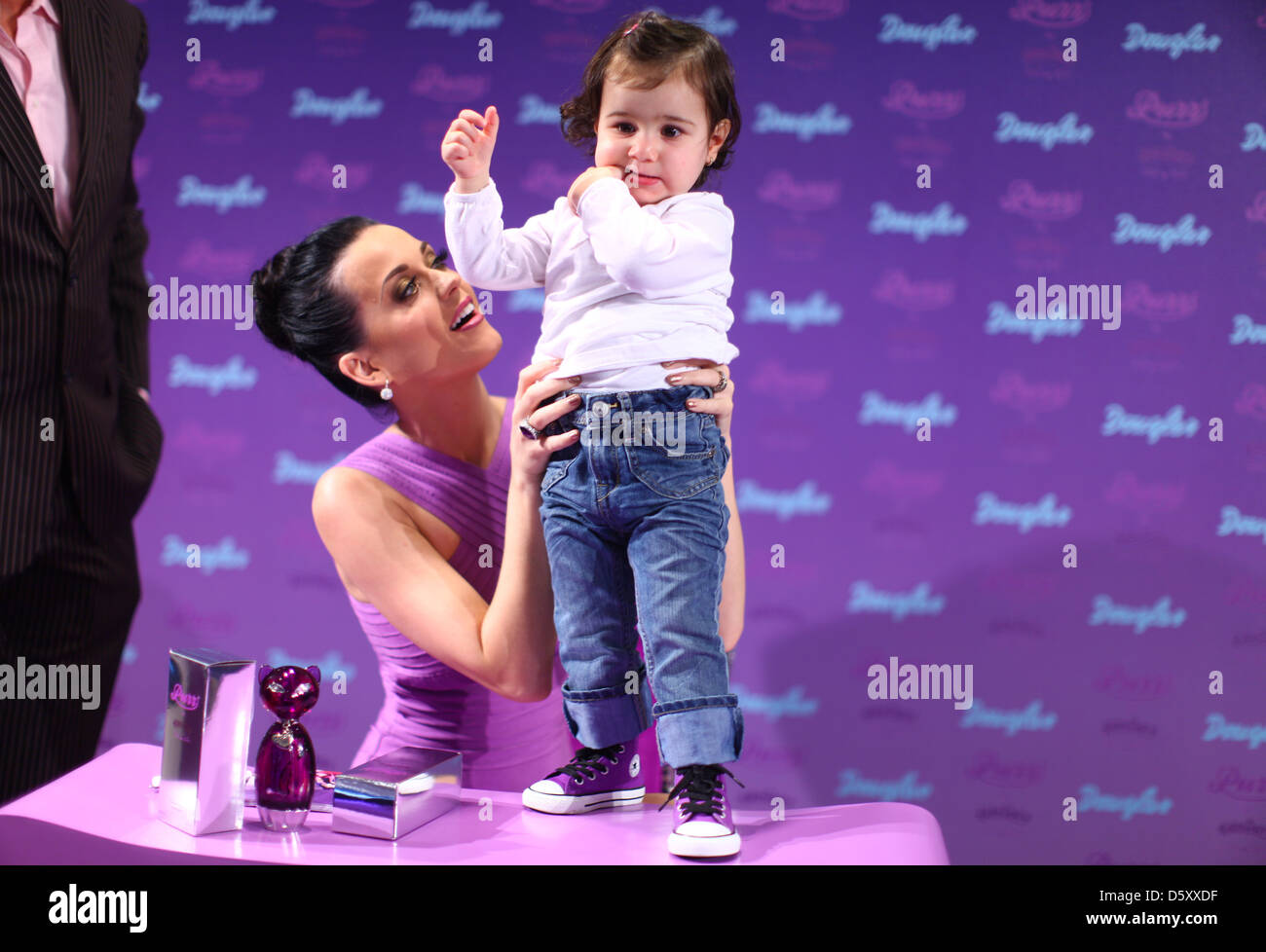 Katy Perry month old fan Levin German launch of the scent "Purr by Katy ...