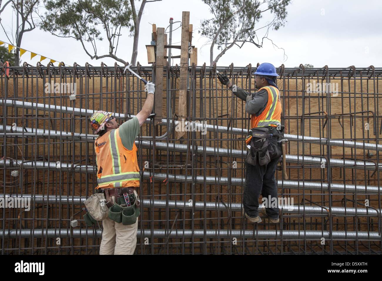 Construction workers iron rods construction hi-res stock photography ...