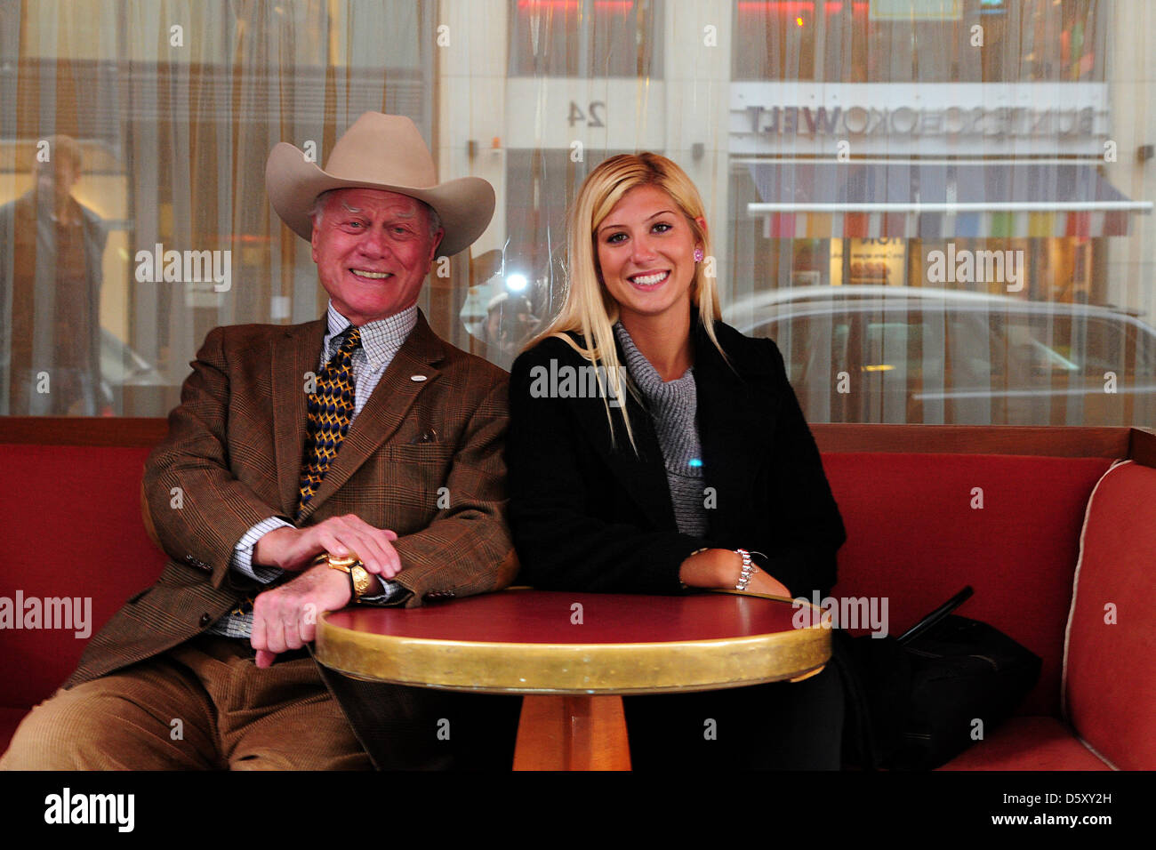 Larry Hagman and his granddaughter Tera take a break at Borchardt ...